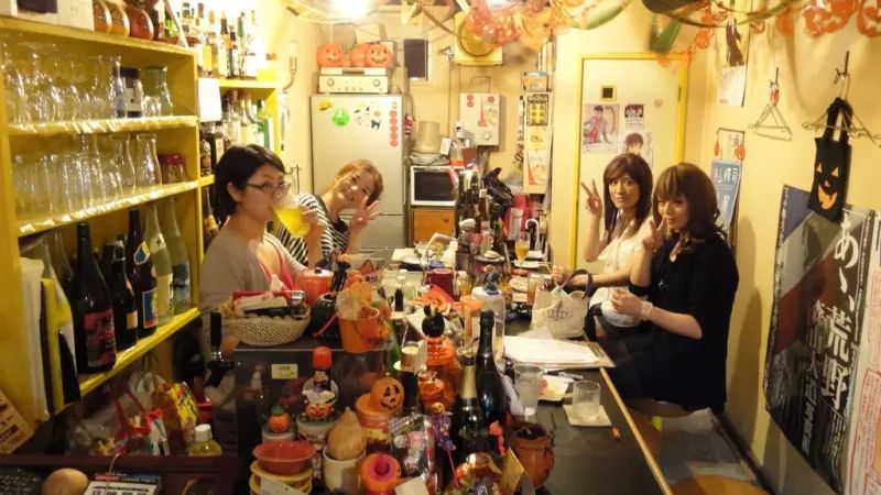 Shinjuku's Golden Gai: Best bars and how to get there - Japan Rail Pass